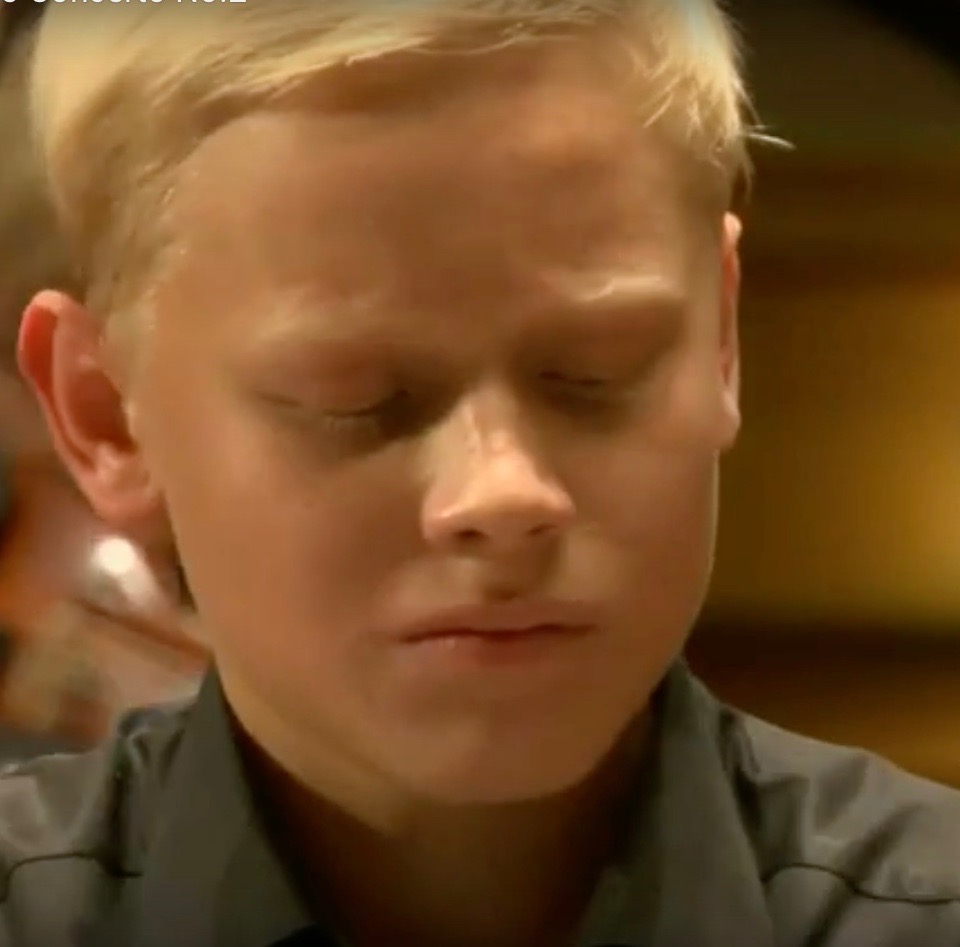 Alexander Malofeev / Rach III « bumi bahagia / Glückliche Erde